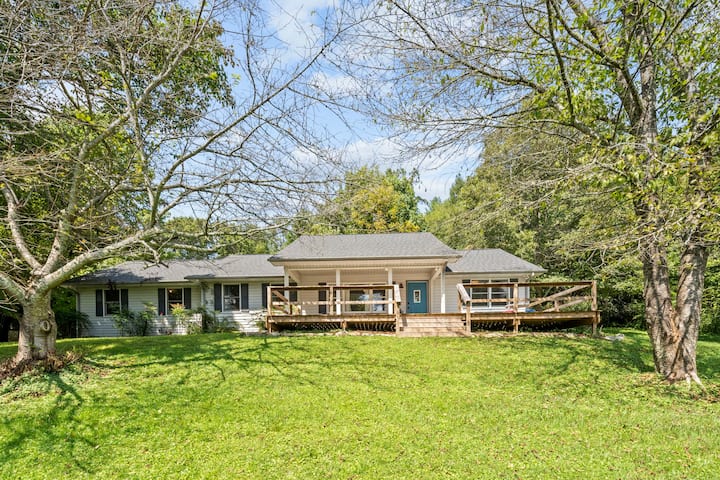 Lovely 3br Mountain House 5 Min To Downtown Hvl - Hendersonville, NC