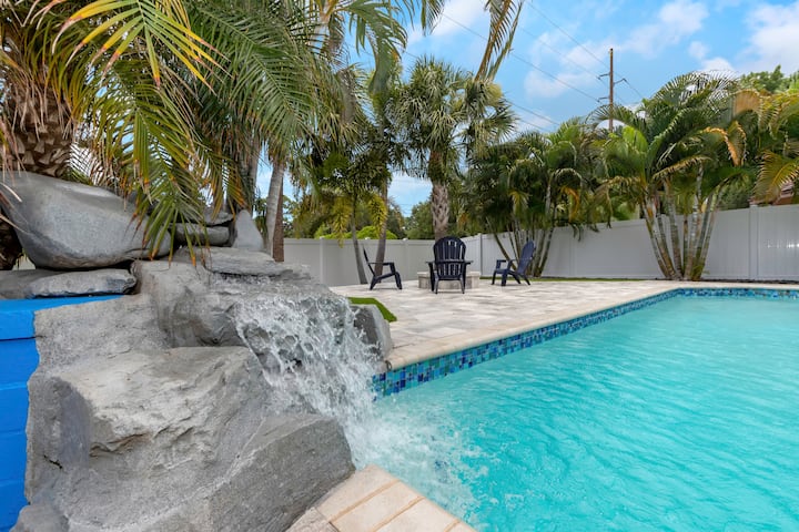 Mod Home Heated Pool Resort Backyard 4min To Beach - Madeira Beach, FL