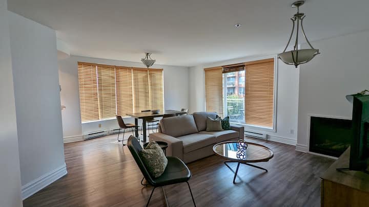 Lovely Downtown 2-bedroom Condo - Montreal