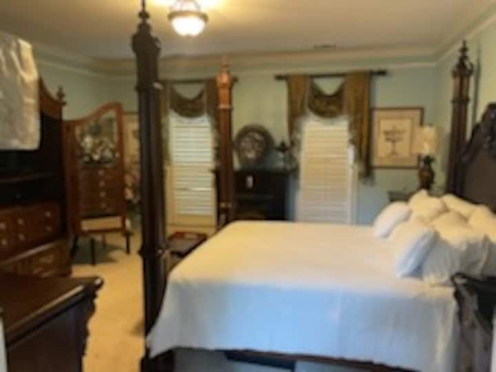 Luxury Bedrooms With Whirlpool Spa, Fireplace, Bar - Germantown, TN