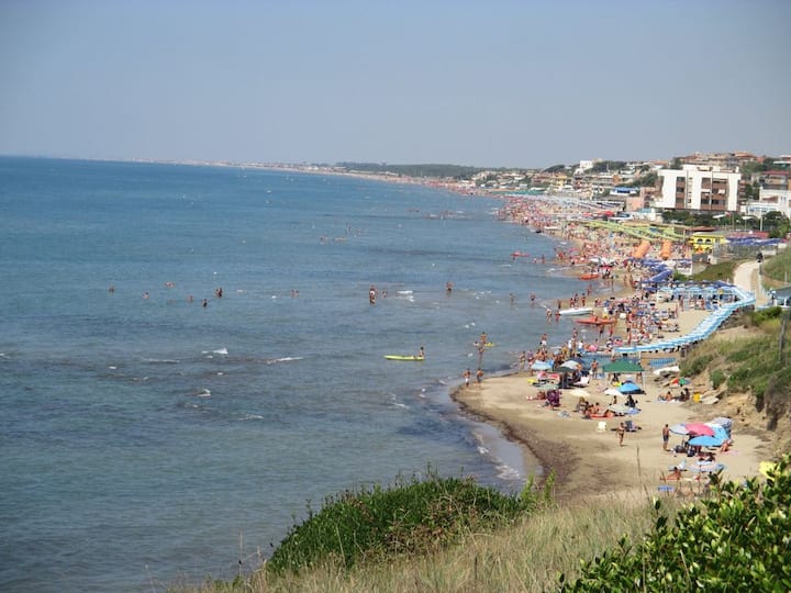 Quiet Beach Getaway
2 Minute Walk From The Beach - Anzio