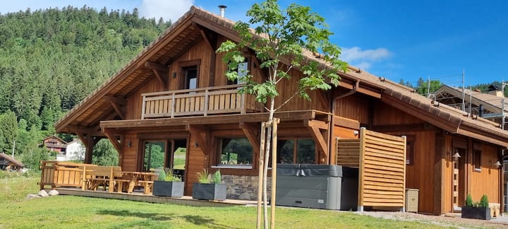 Chalet Le Caribou Proche Gerardmer 
Vue Dégagée. - Corcieux