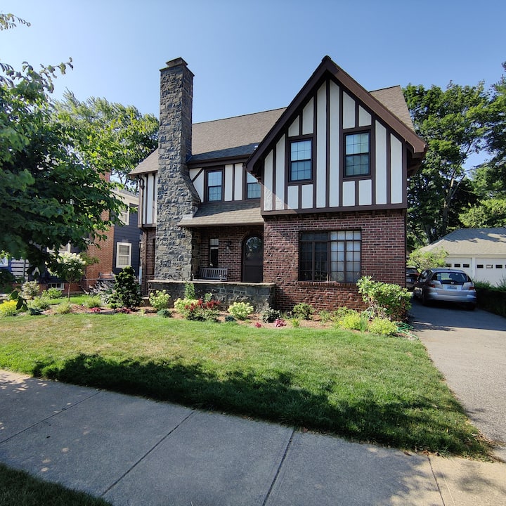 Sunny 3+ Bedrooms On East Side Of Providence, Ri - Providence, RI