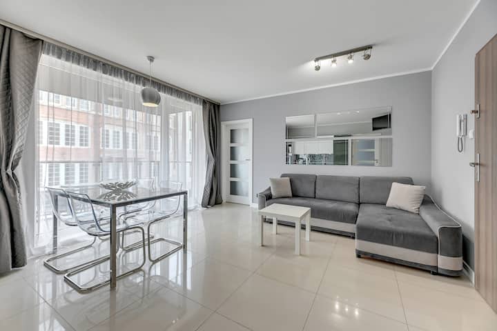 City Center | Parking | Chmielna 39 With Balcony - Gdańsk