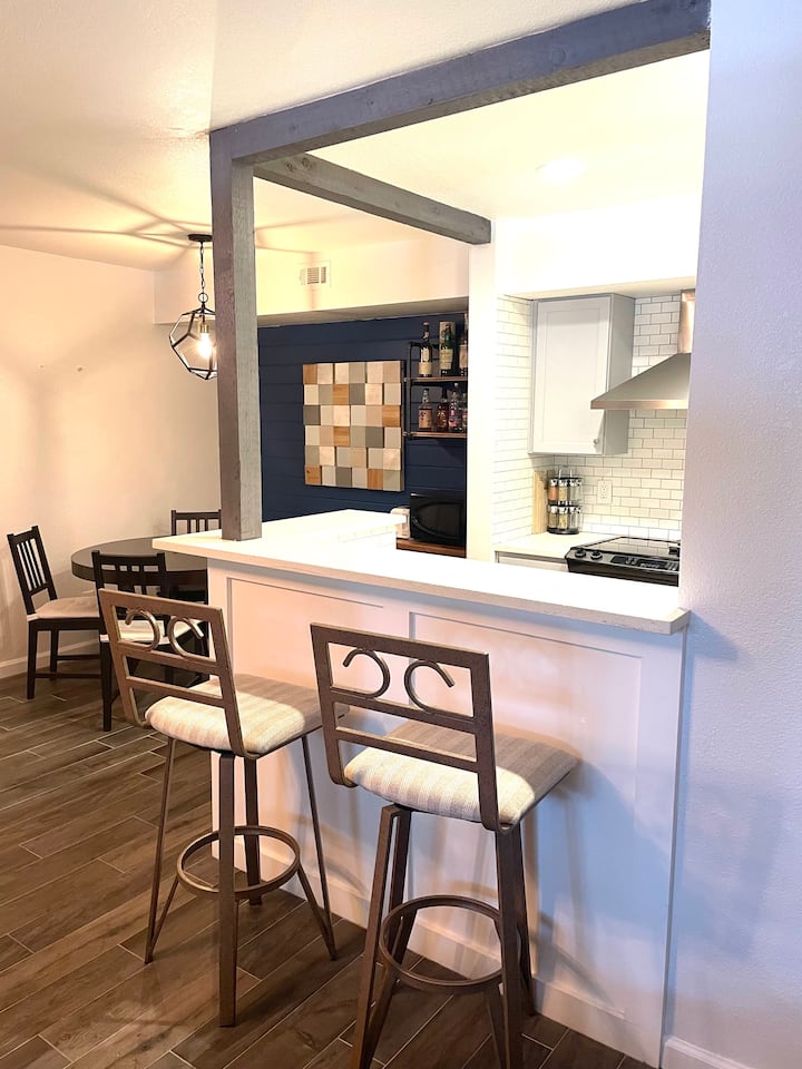 Cozy South Austin 2bd/2bath Condo With A Pool! - Austin, TX