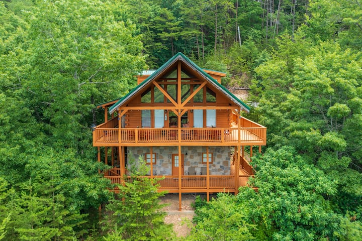 Gorgeous Views! New Hot Tub~game Room~3 King Beds - Townsend, TN