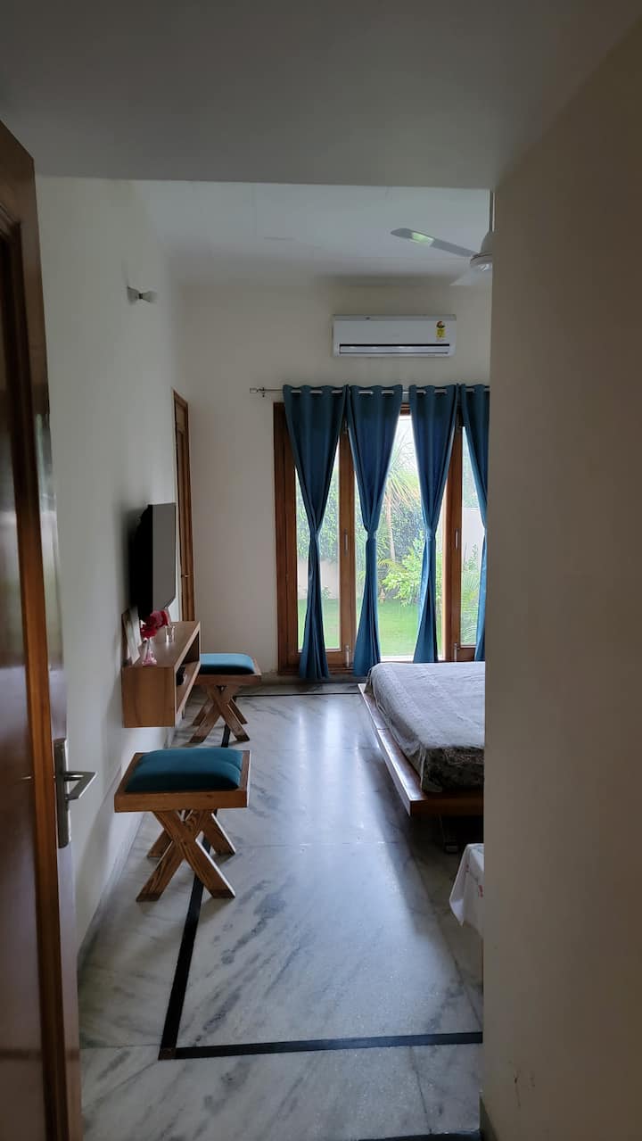 In My House - Clean & Well Lit Room With Lawn View - Patiala