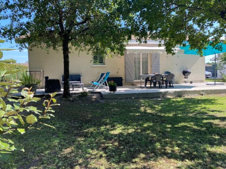 Maison Chaleureuse Au Calme Sur Un Terrain Arboré - Biganos