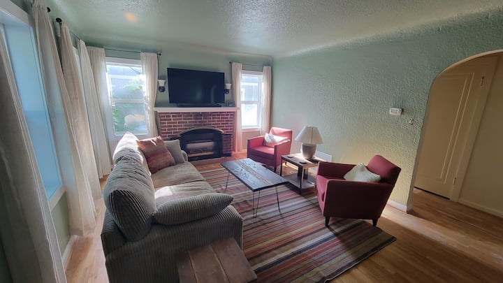 Private Bedroom In Historic District Home #1 - Billings, MT