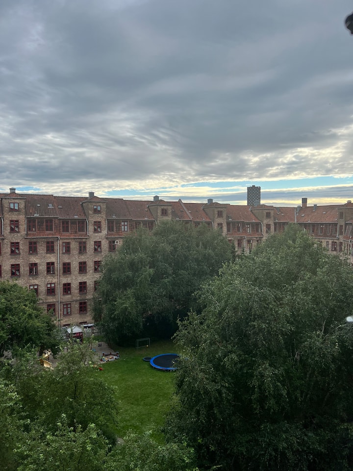 Skøn Lejlighed Med En Fælles Gård. - Copenhagen