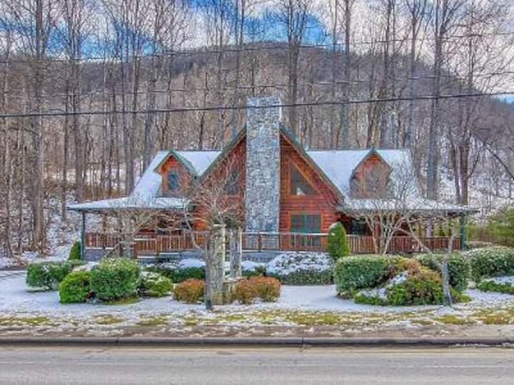 Moonshiners Resort - Waynesville, NC