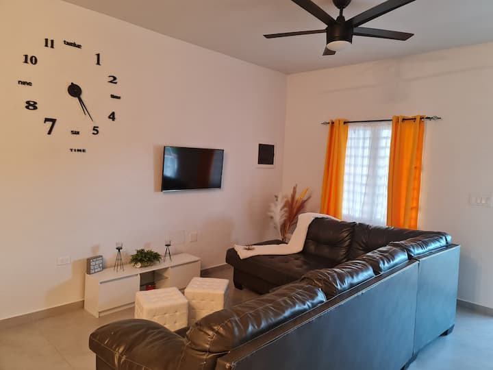 Contemporary 2 Bedroom, 1  Bathroom Home Rental - Saint-Martin