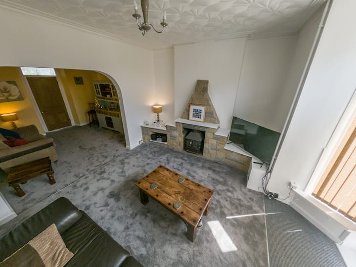 Spacious Ground Floor, Sleeps 6, 600mts From Beach - Porthcawl