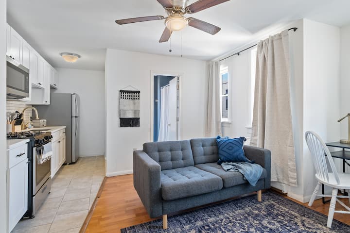 Uptown 1 Br ★ Renovated Kitchen ★ Free W/d - Minneapolis, MN