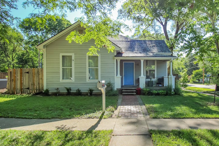 Charming Cottage, Walkable To Downtown Lawrence. - Lawrence, KS