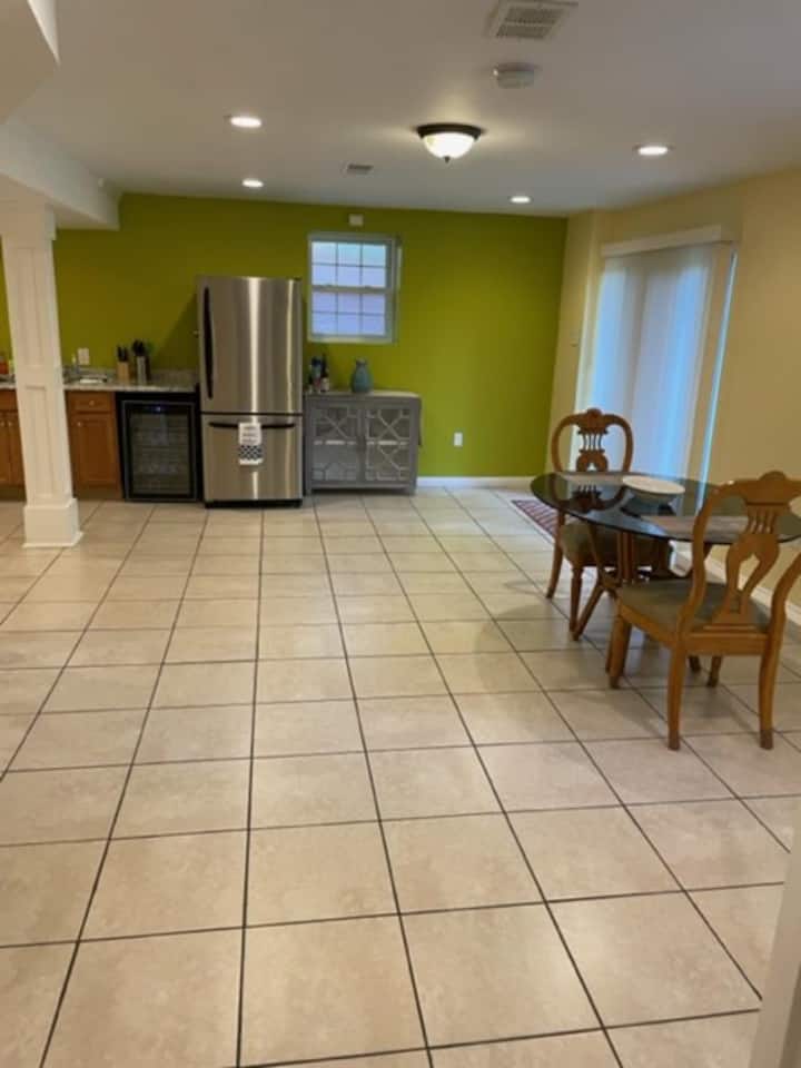 Bright & Cozy Studio W/free Parking And Wifi - Newton, MA