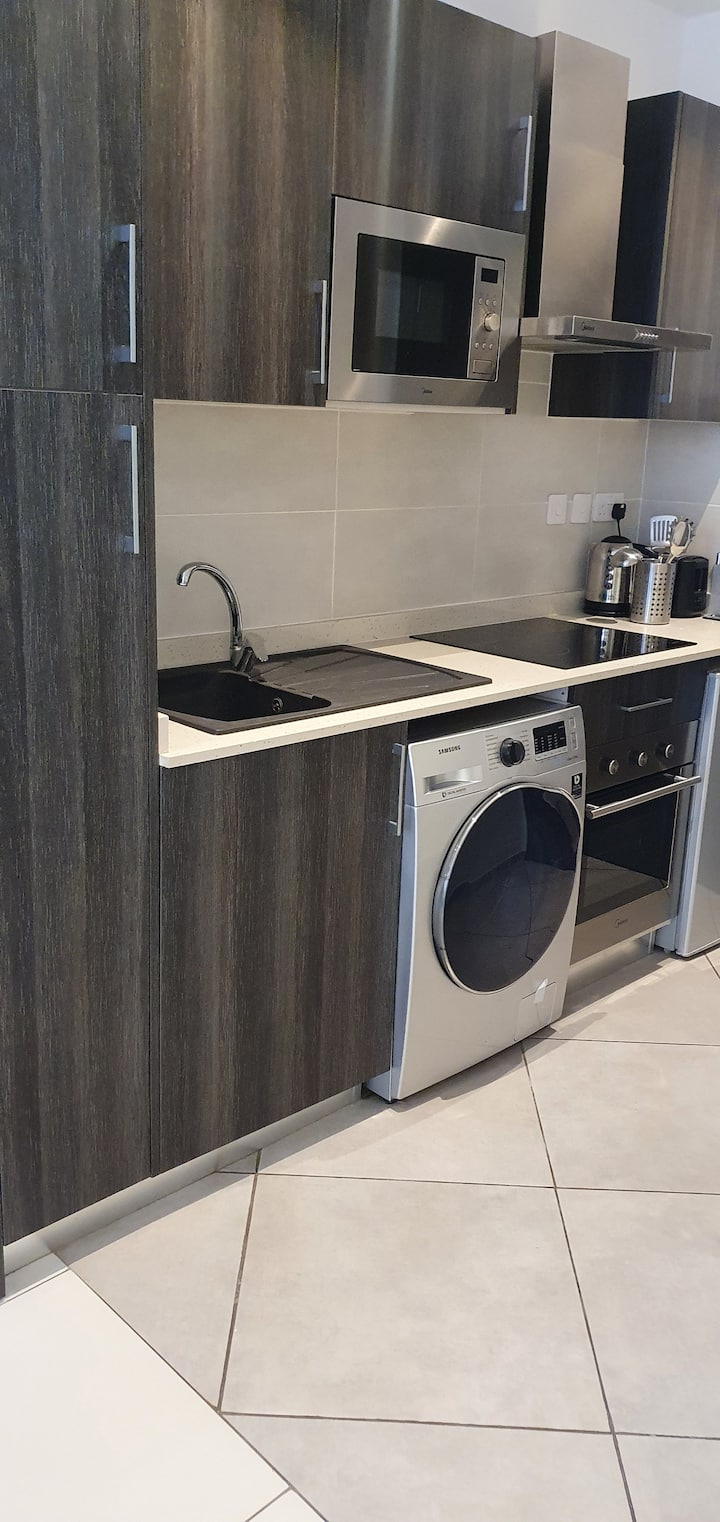 Lovely 1-bed Studio;  Pool, Gym & Onsite Cafe - Accra