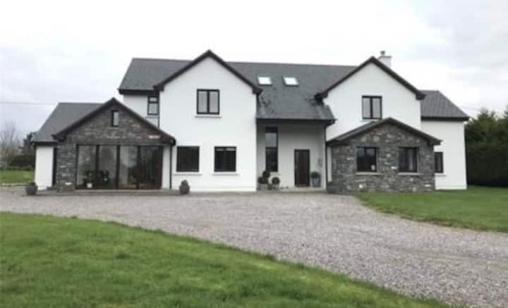 Luxurious Large Killarney House - Killarney