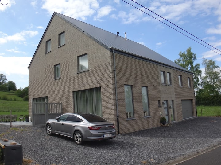 Gezellige Ruime Vakantiewoning Charlou, 18 Pers. - Durbuy