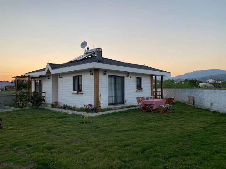 Denize Yürüme Mesafesinde Geniş Bahçeli Villa - Fethiye