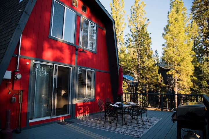 Cozy Cabin W/ Hot Tub-short Walk To Village & Lake - Big Bear Lake, CA