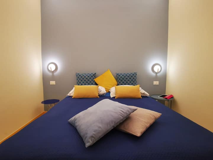 A Window On The City Yellowindowsorrento - Sorrento