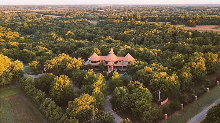 Relaxing Guesthouse On 40 Acre Retreat Property - Chandler, OK