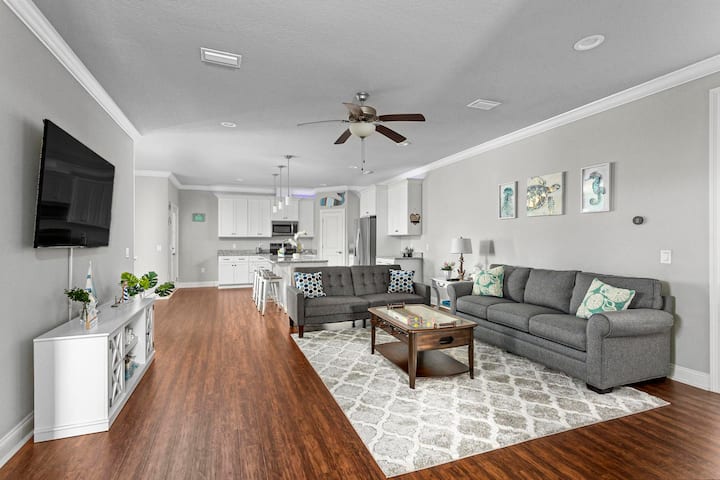 Rare Find! 1mile3mins2beach Perfect Location Home. - Navarre, FL