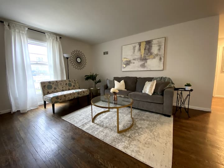 Conveniently Located In The Heart Of Kc - 2br/1ba - North Kansas City, MO