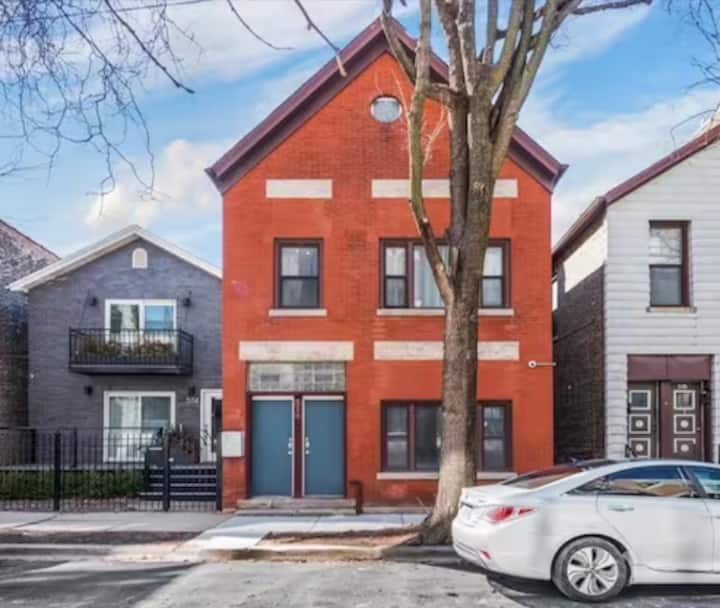Charming & Comfy Gem ~ 10 Mins To Downtown ~Patio! - Oak Park