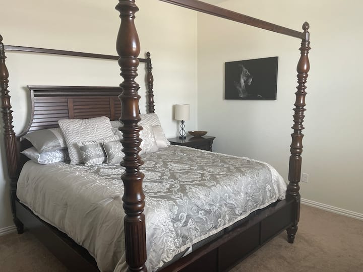 Go Big Texas Style Cali King Suite**luxury** - Midlothian, TX