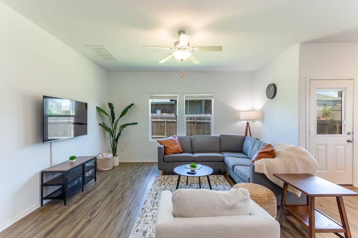Home With Excellent Amenities - Georgetown, TX