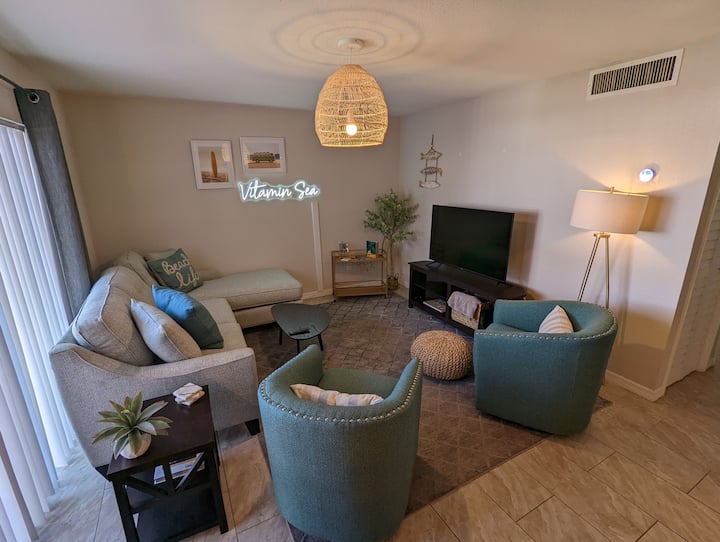 Private Beach Access 2 Bedroom Condo W Heated Pool - Cocoa Beach, FL