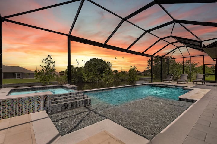 Waterfront Villa Coastal Breeze  Heated Pool & Spa - Cape Coral, FL