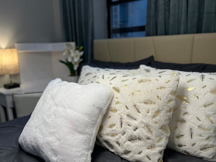 Hotel-style– No Host, Professionally Managed Id231