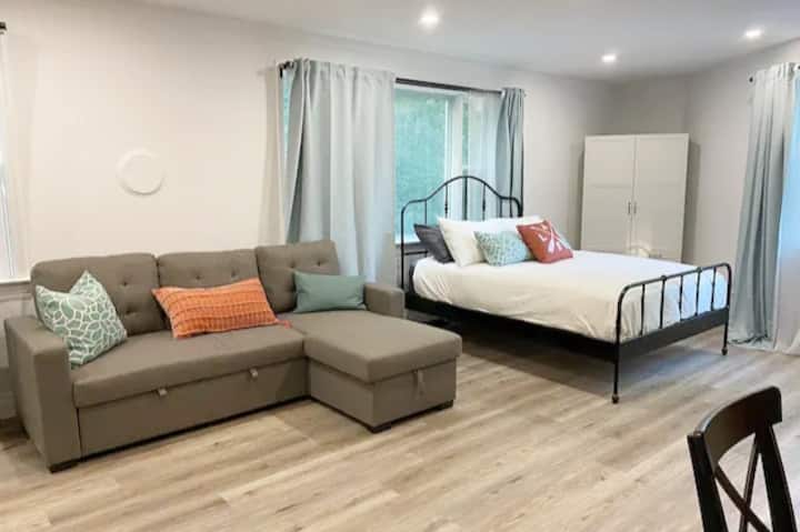 2 Of 5 Luxury Suites In Mitchell Heights Building - Port Stanley