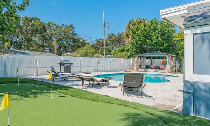 Modern Oasis, Perfect Location Packed W/ Amenities - St. Petersburg, FL