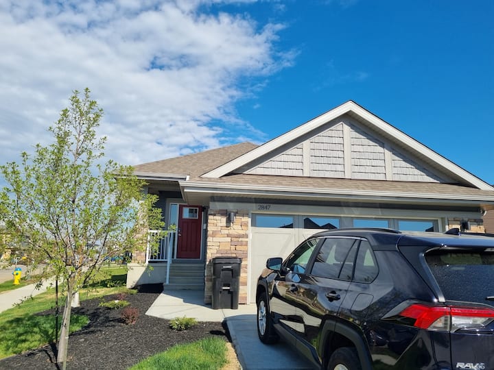 Modern 4 Bdr West Bungalow - Edmonton, Canada