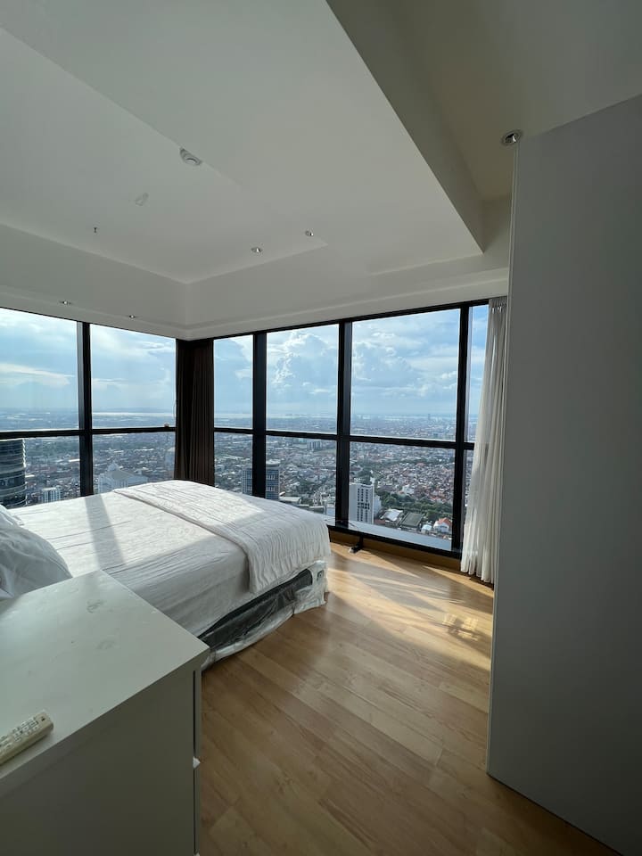 Luxurious 3 Bedroom Appartment - 수라바야