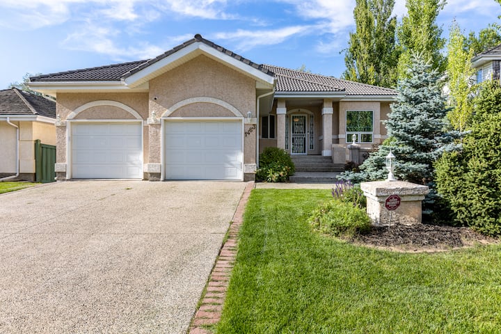 Luxury Escape | Heated Garage | Ping-pong | Bbq - Edmonton, Canada