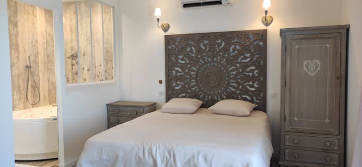 Chambre Avec Baignoire Balnéo Pour 1 à 2 Personnes - Clermont-l'Hérault