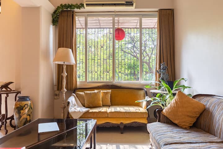 Wooden Retreat With Sea Breeze In Bandra West - Mumbai