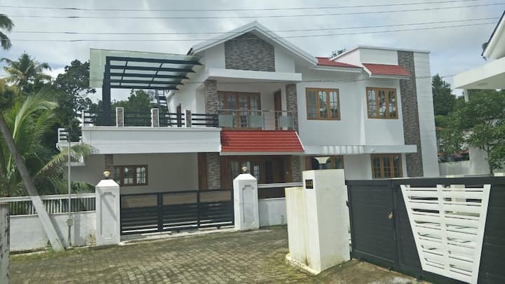 Modern, 4 Bedroom Villa Near Nedumbassery Airport - Kochi