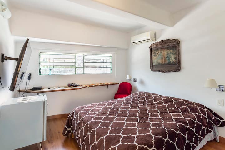 Suíte De Hóspedes Reformada Com Acesso Privativo - Rio de Janeiro