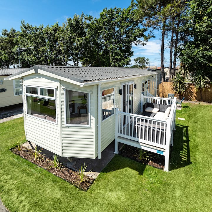 Dog Friendly* Lovely Caravan By The Beach 6 Berth - Prestatyn