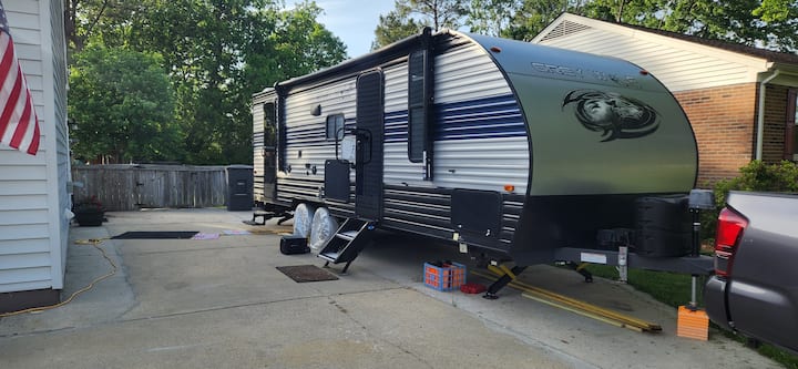 2 Bdrm, Water & Electric. In Our Driveway. - Newport News, VA