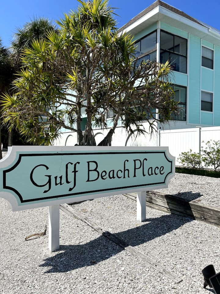 Gulf Beach Getaway-steps From Beach - Holmes Beach, FL