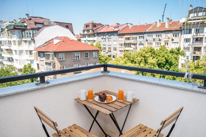 Spacious 1bdr In City Centre With Sunny Balcony - Sofia
