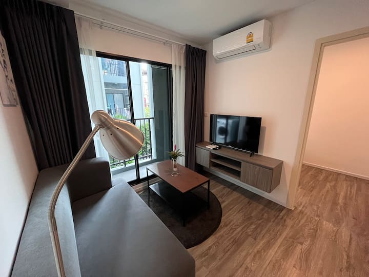 [经济实用型] 距离Bts仅450米 天空泳池+落地窗健身房 全新公寓 。超高性价比两居室 - Bangkok