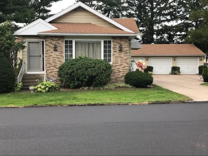 The Gathering Place (Rent The Entire Home) - Erie, PA